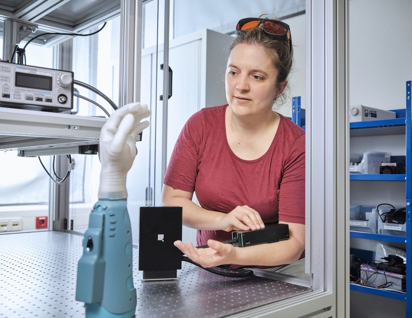 Sensitive Arm Prostheses - Quantum technology enables contactless ...